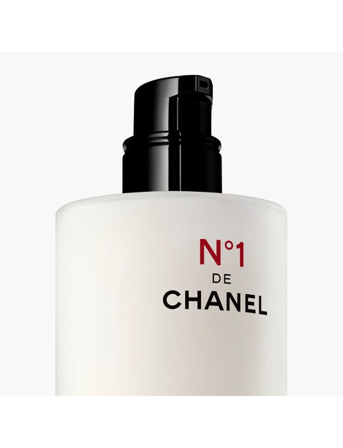 CHANEL N°1 DE CHANEL REVITALIZING ESSENCE LOTION Plumps - Unifies ...