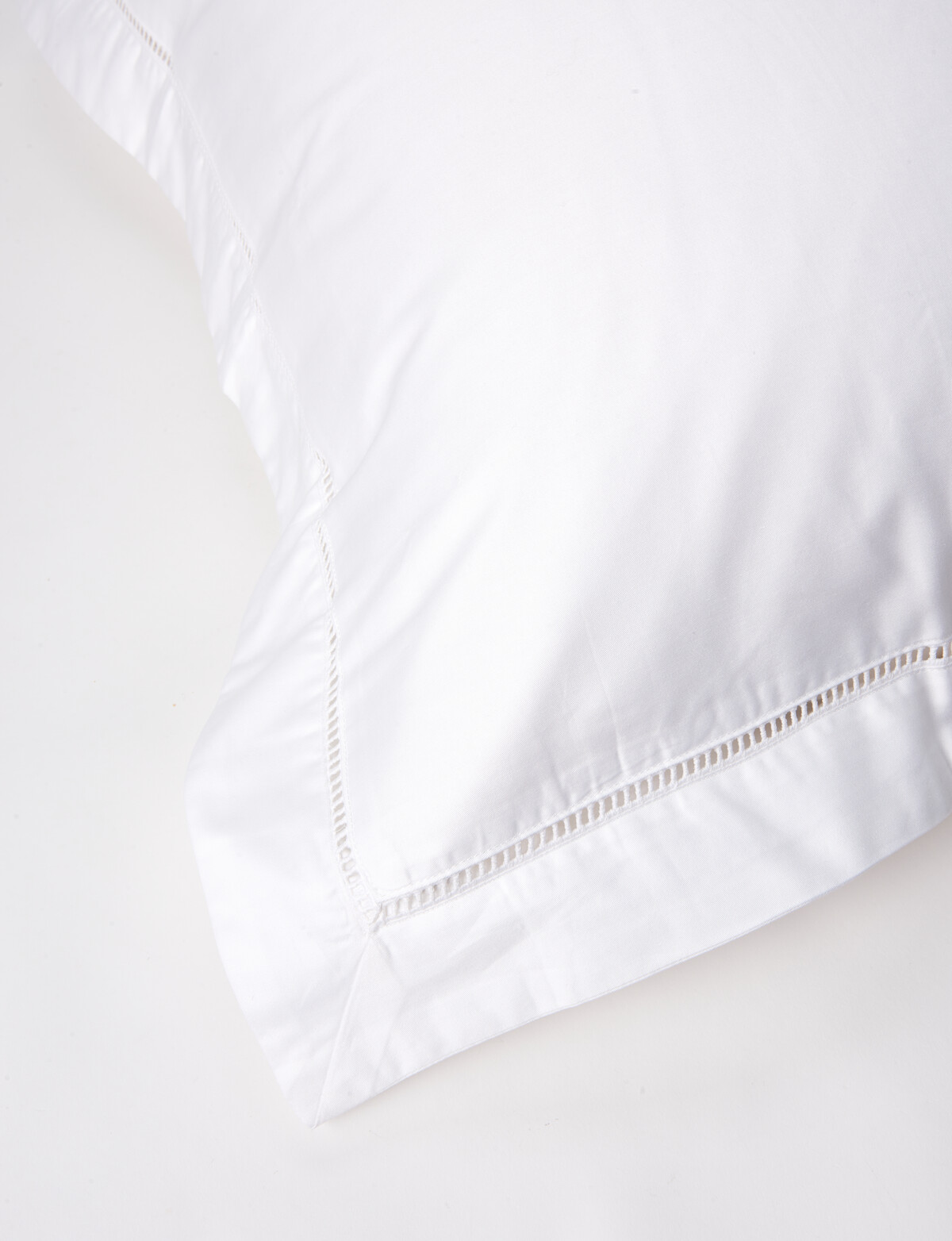 Kate Reed Sloane Euro Pillowcase, White - Bed Sheets & Pillowcases