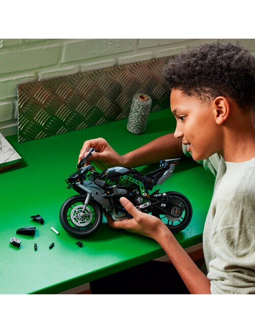 LEGO Technic Kawasaki Ninja H2R Motorcycle, 42170 - Lego & Construction