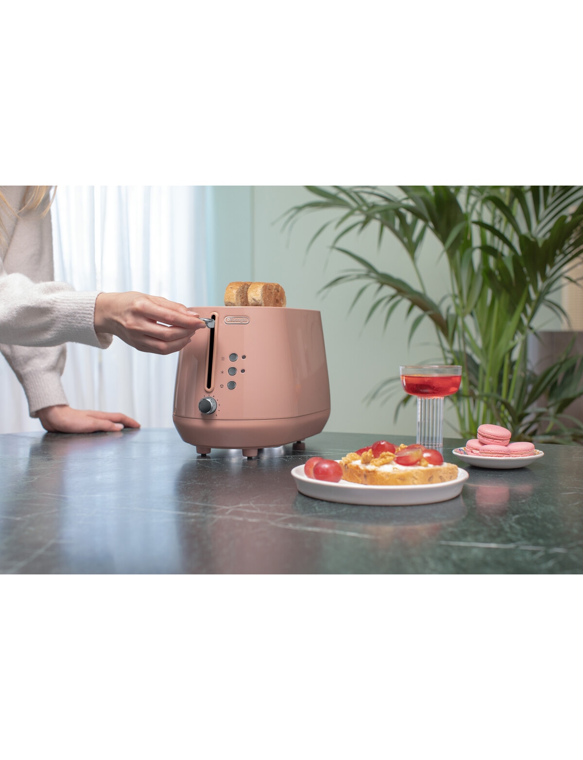 DeLonghi Eclettica 2 Slice Toaster, Playful Pink, CTY2003PK - Toasters