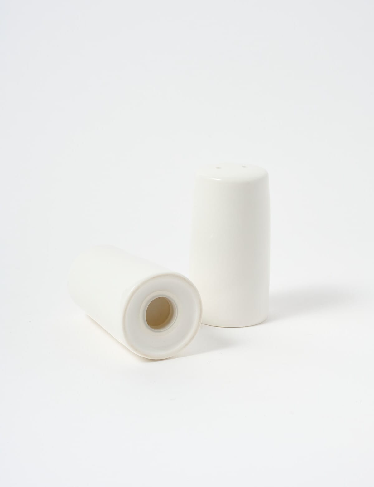 Alex Liddy Contemporary Salt & pepper Shaker Set, White - Dinnerware