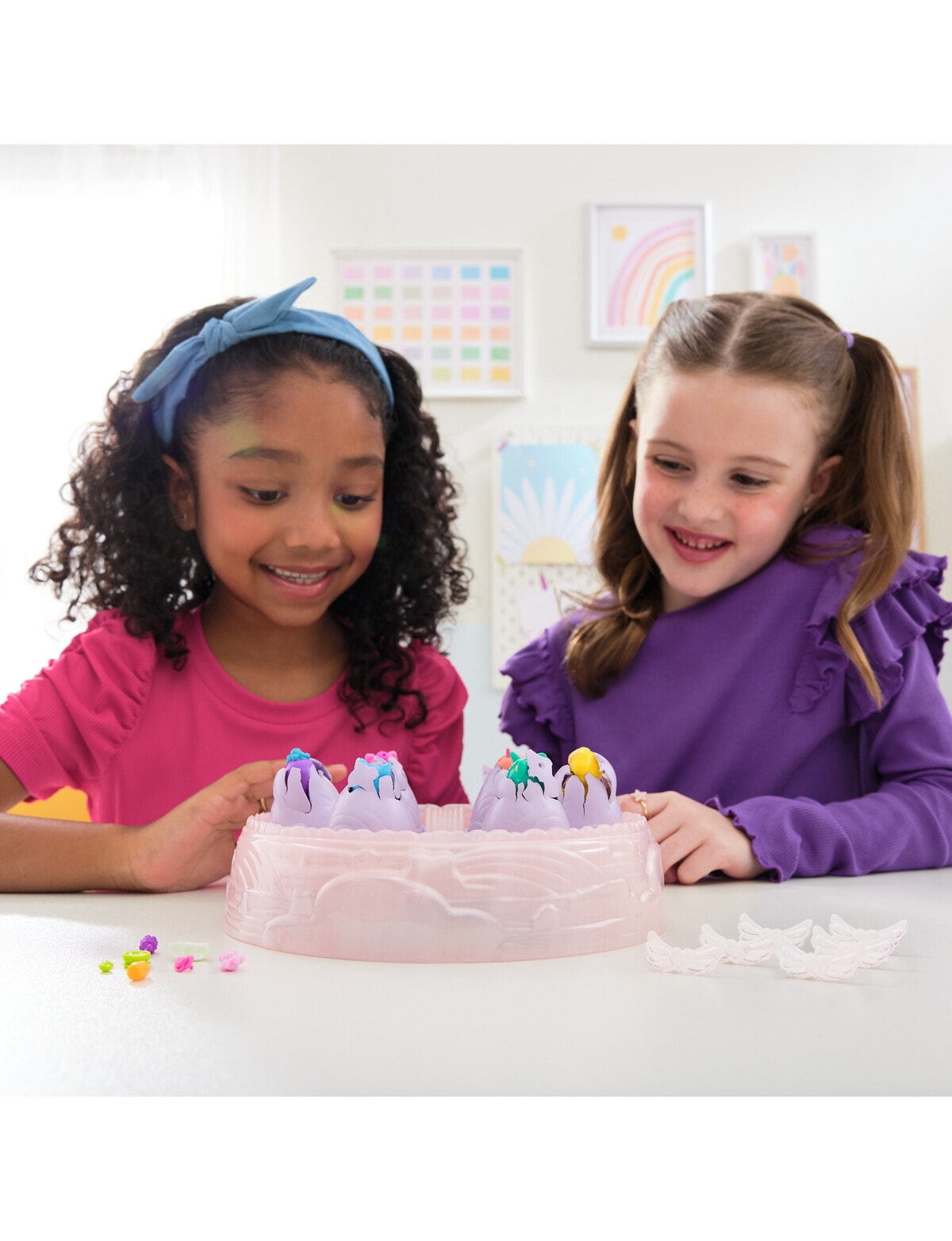 Hatchimals Alive Rainbow Hatchery - Action Figures