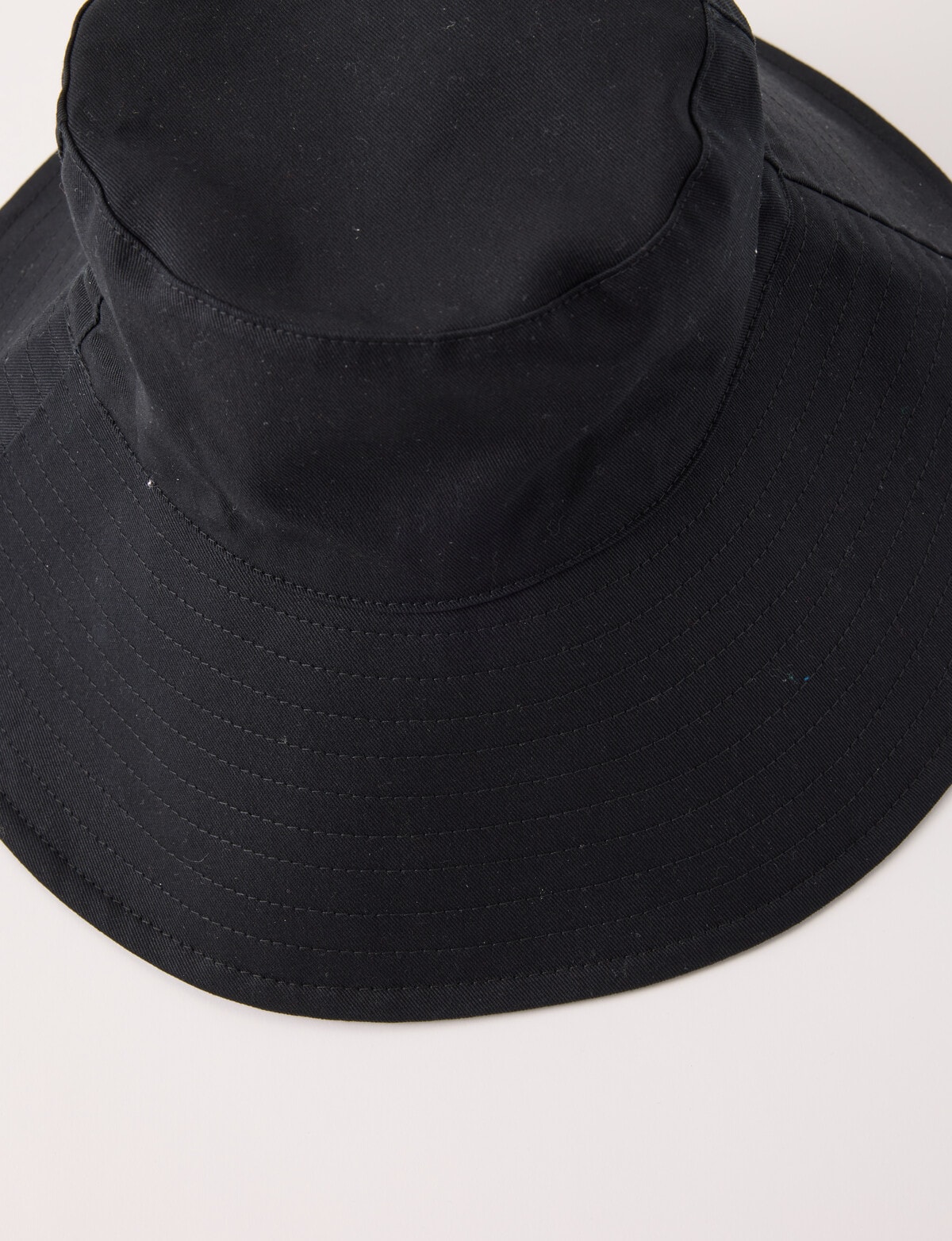 Zest Resort Cotton Wide Bucket Hat with Tie, Black - Hats & Beanies