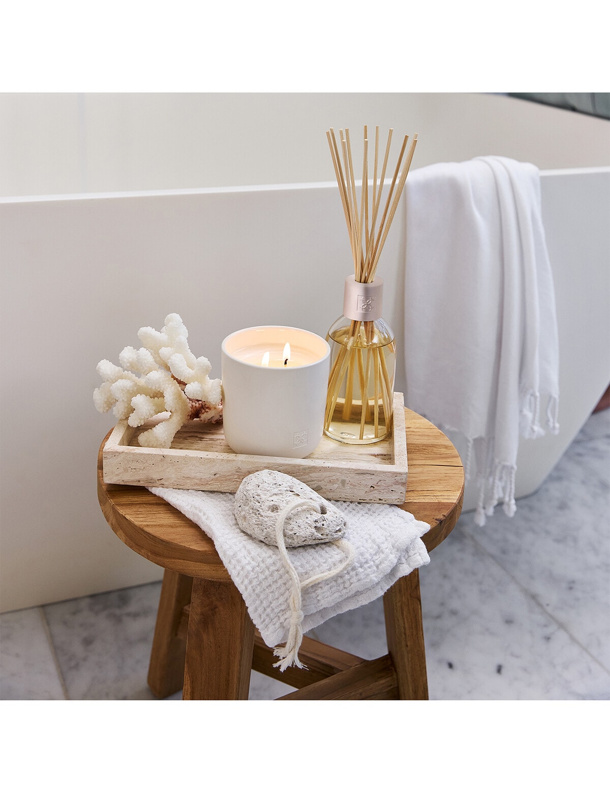 CIRCA Diffuser, 250ml, Jasmine & Magnolia - Candles & Home Fragrance