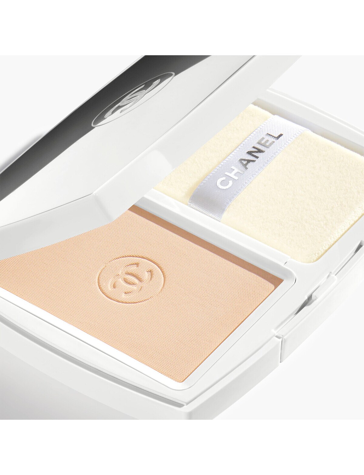 CHANEL ÉCLAT PREMIER BRIGHT COMPACT FOUNDATION Long-Lasting Brightening ...